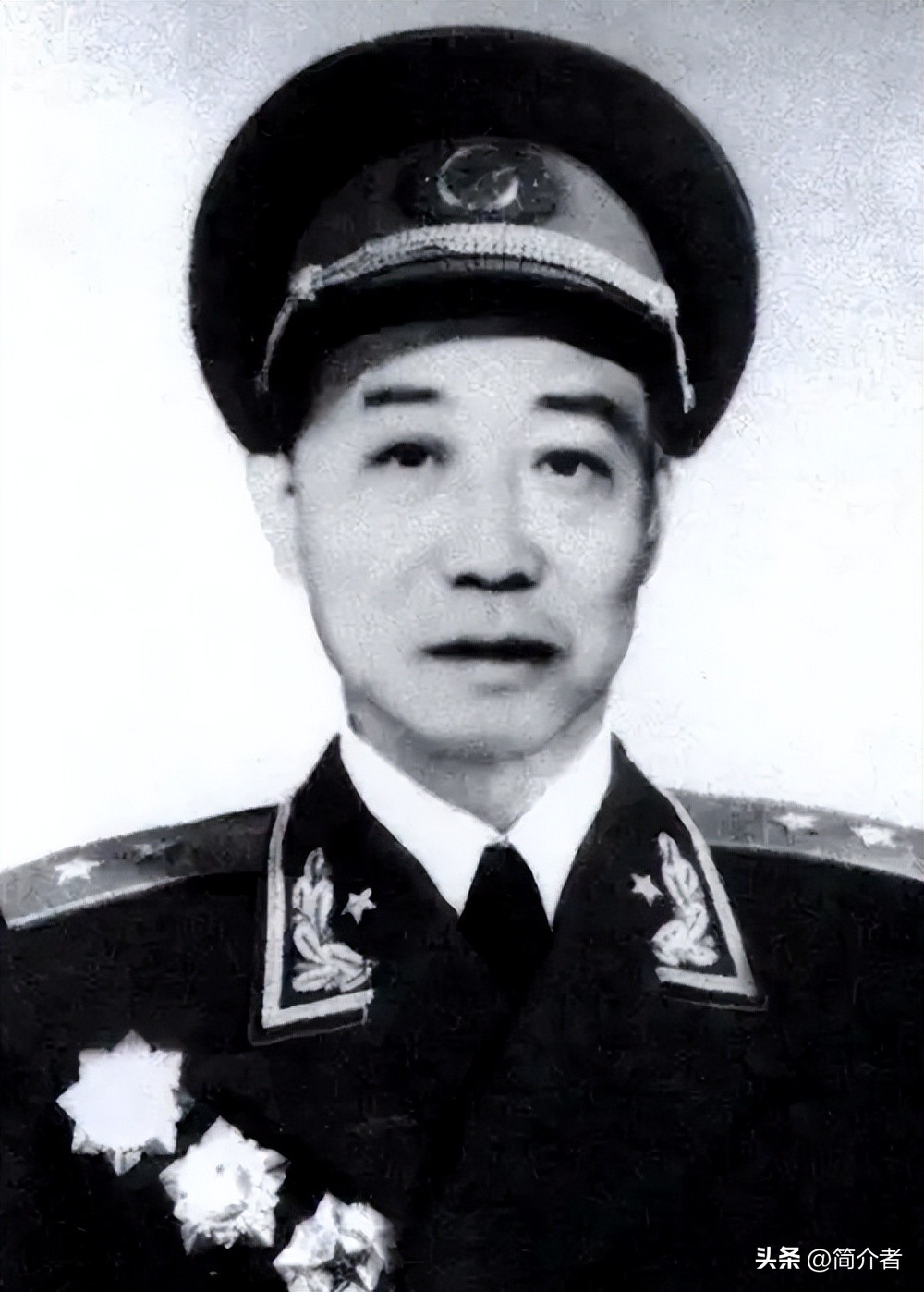 Li Tianhuan, the first political commissar of the former Second ...