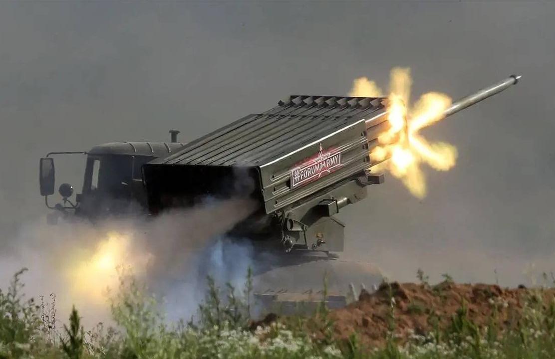 March 12th! The fist-sized fireball "smashed down" and "burst" in front ...