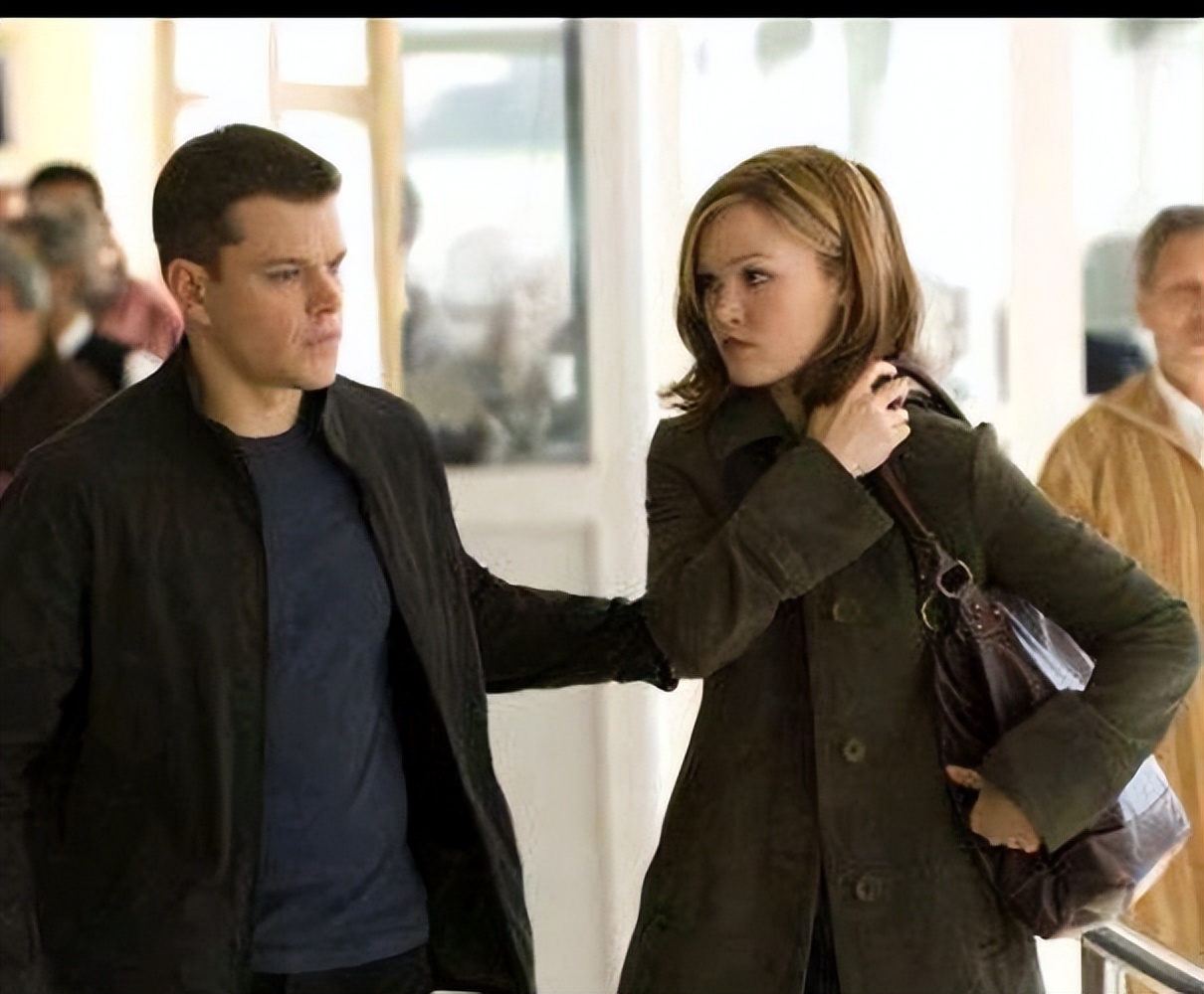 Classic spy movie "Bourne Shadow" - iMedia