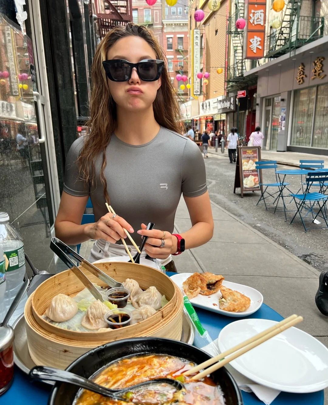 Gu Ailing appeared at the New York airport in the United States ...