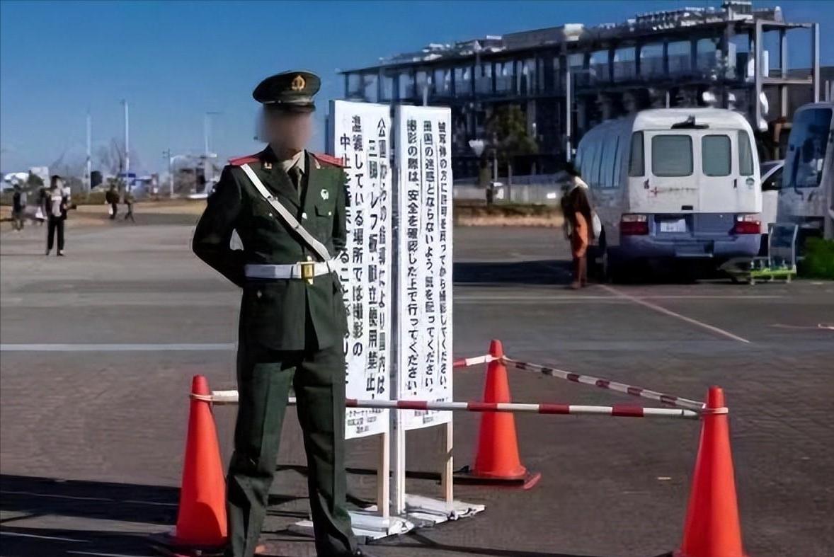 Troops stationed in Japan wearing Chinese military uniforms? All ...