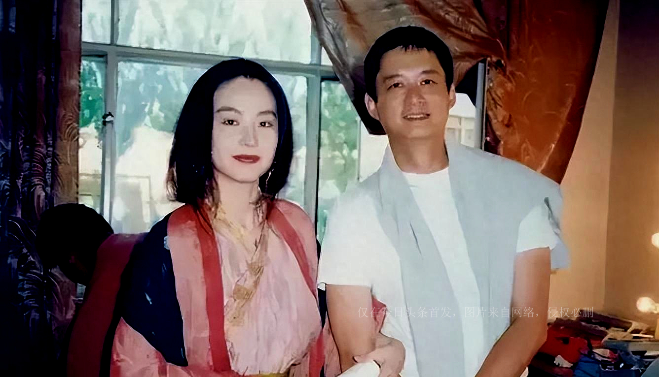 Lin Qingxia called Zhang Shuping to her apartment, handed him an envelope, and then went to take ...