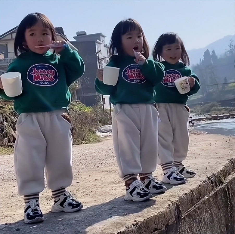 The three daughters of the Hu family: the "most harmonious" triplets on ...
