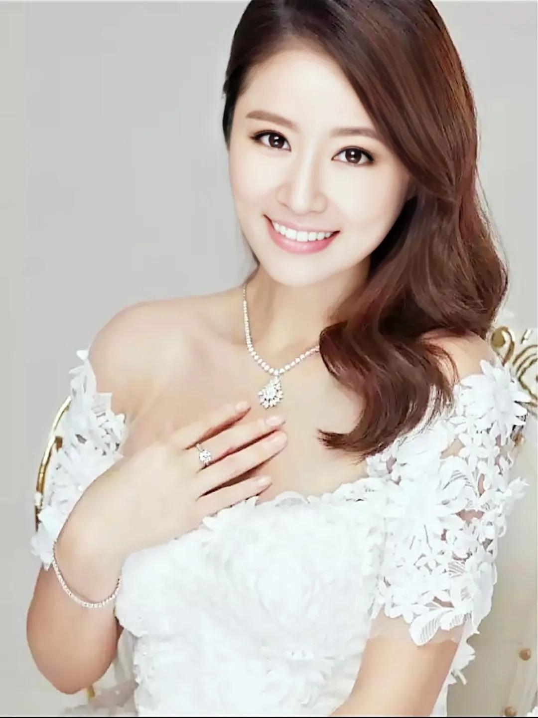 Gentle and sweet Ruby Lin - iMedia