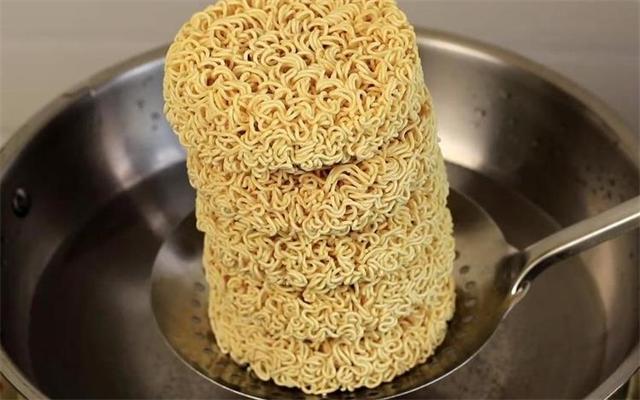 I have eaten instant noodles for so many years, this is the first time ...