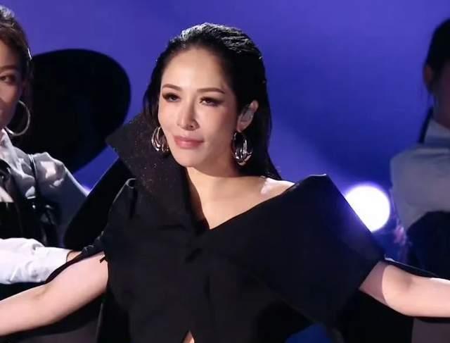 Elva Hsiao's return debut caused controversy. She squatted down to ...