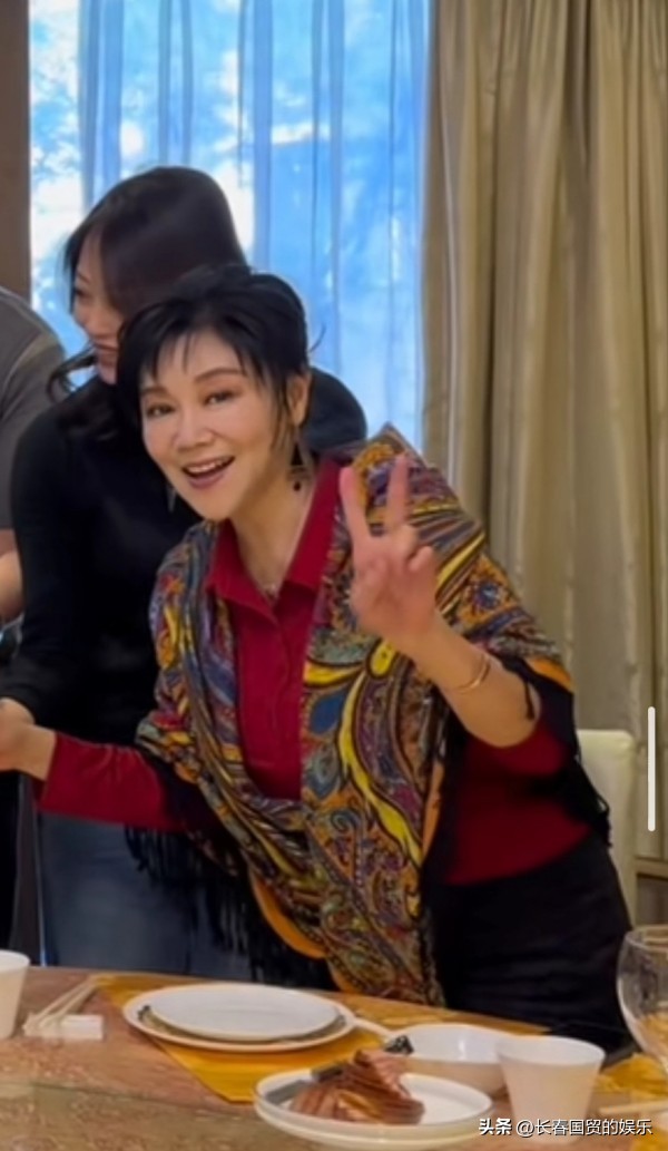 The 59-year-old singer Su Hong made a rare appearance and became ...