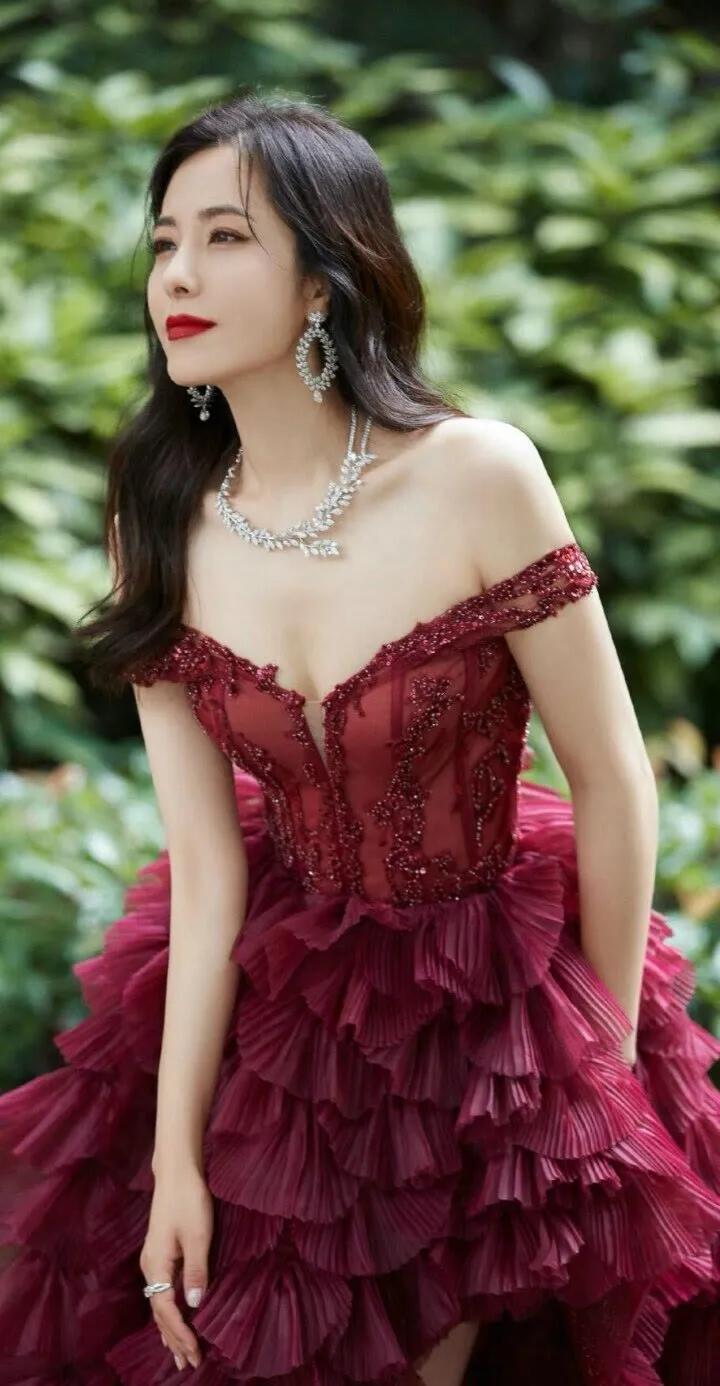 Zeng Li's beautiful pictures - iNEWS