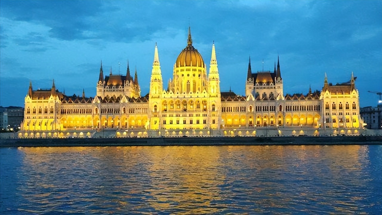What impact did the rise of music in Hungary have on social life at ...