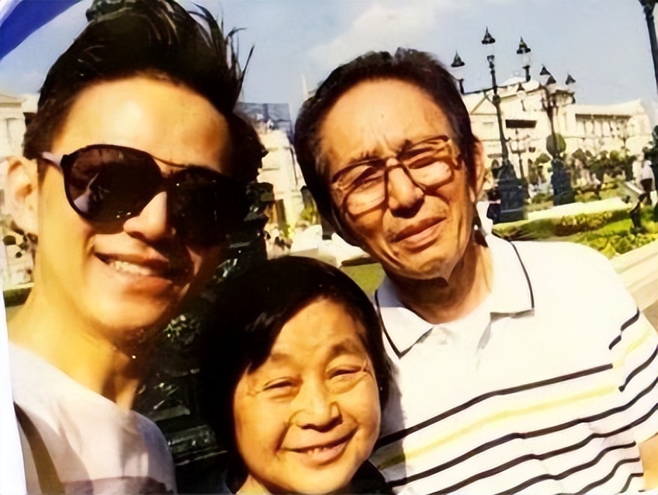 On the first day of the new year for 5 stars, Yang Mi made a wish, He Jiong was sad, and Yang Zi ...