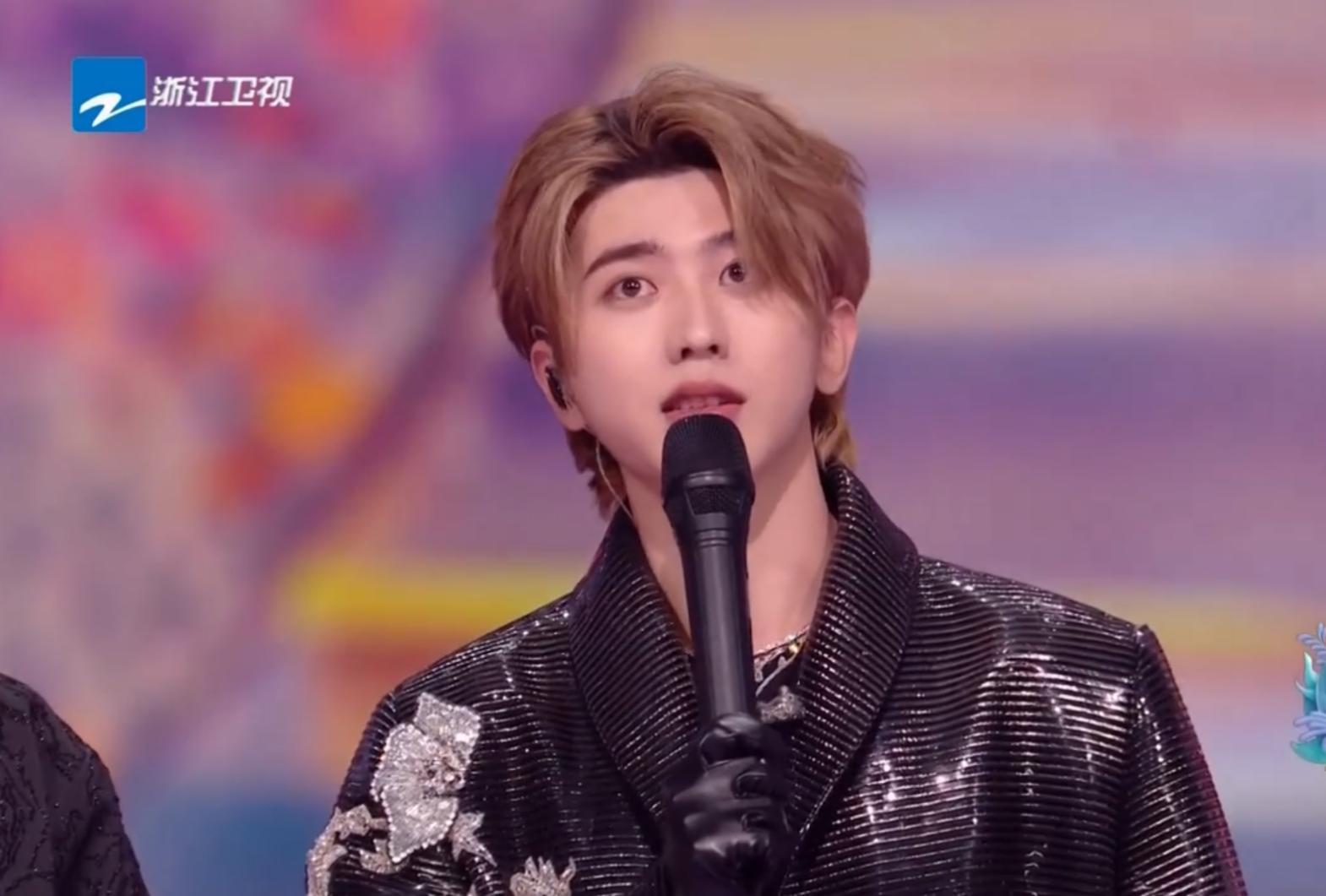 The New Year's Eve party stars are hot: Wang Junkai won the ...