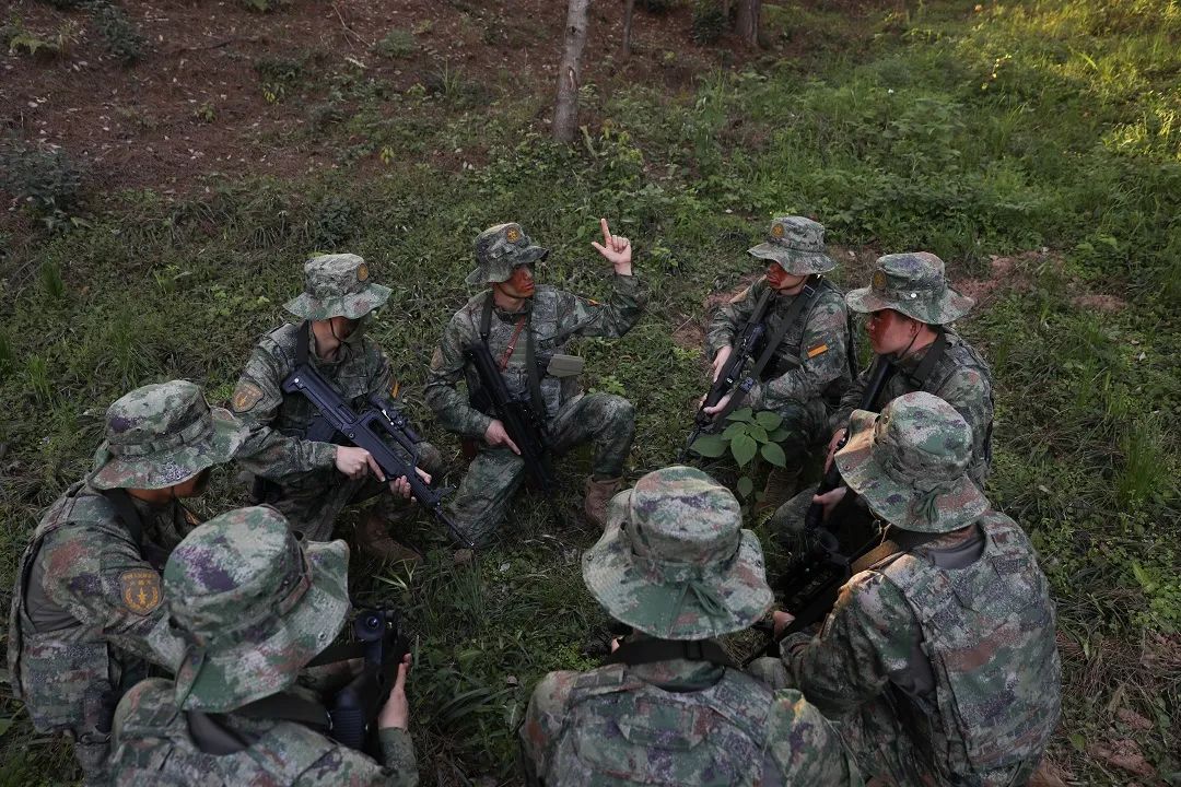 A special security training team of the Rocket Army quenched and ...