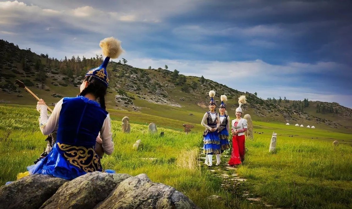 Crossing the Western Regions: The Exploration and Communication of the ...