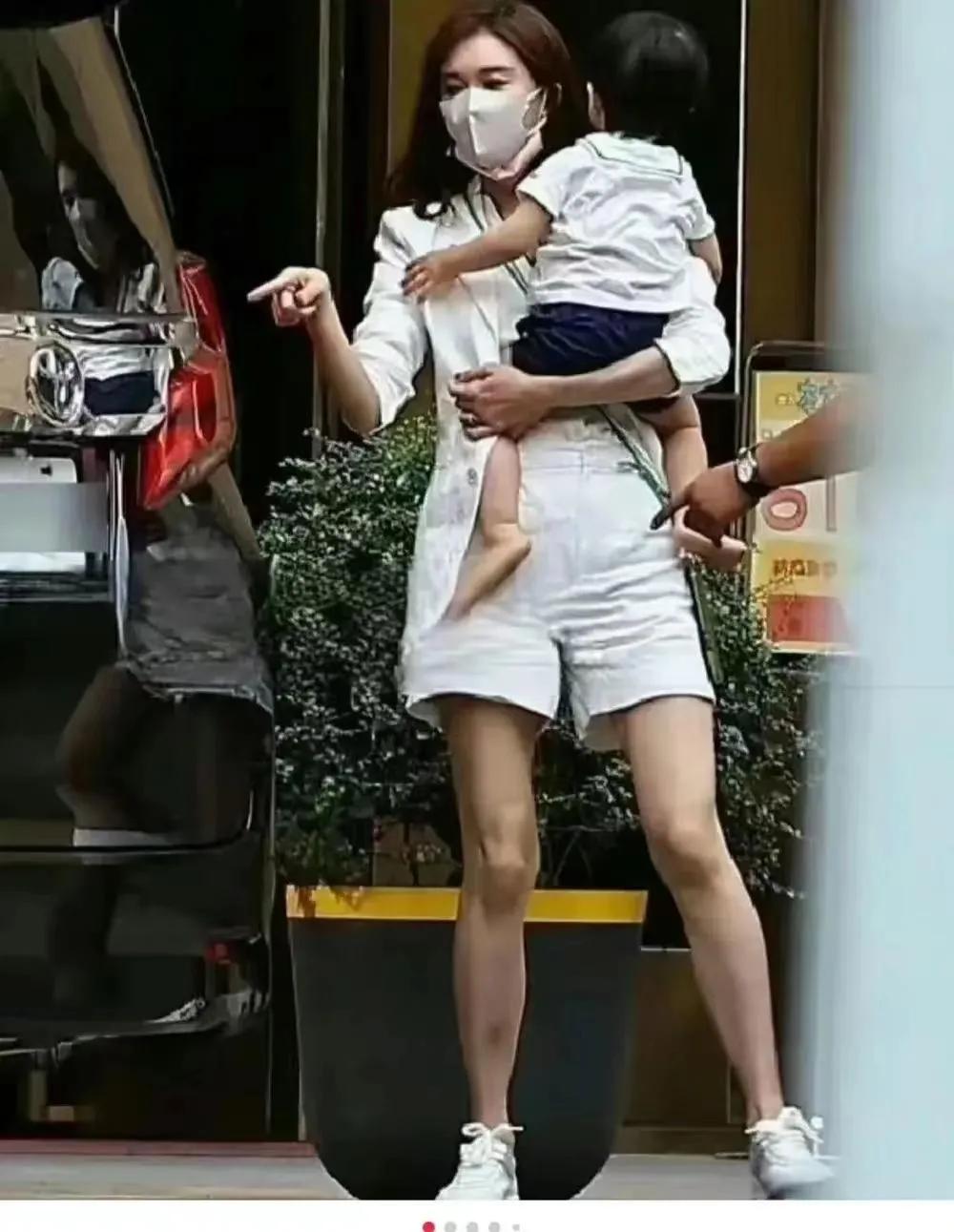 Recognized as Lin Chiling at a glance, Liu Shishi can be called a face ...