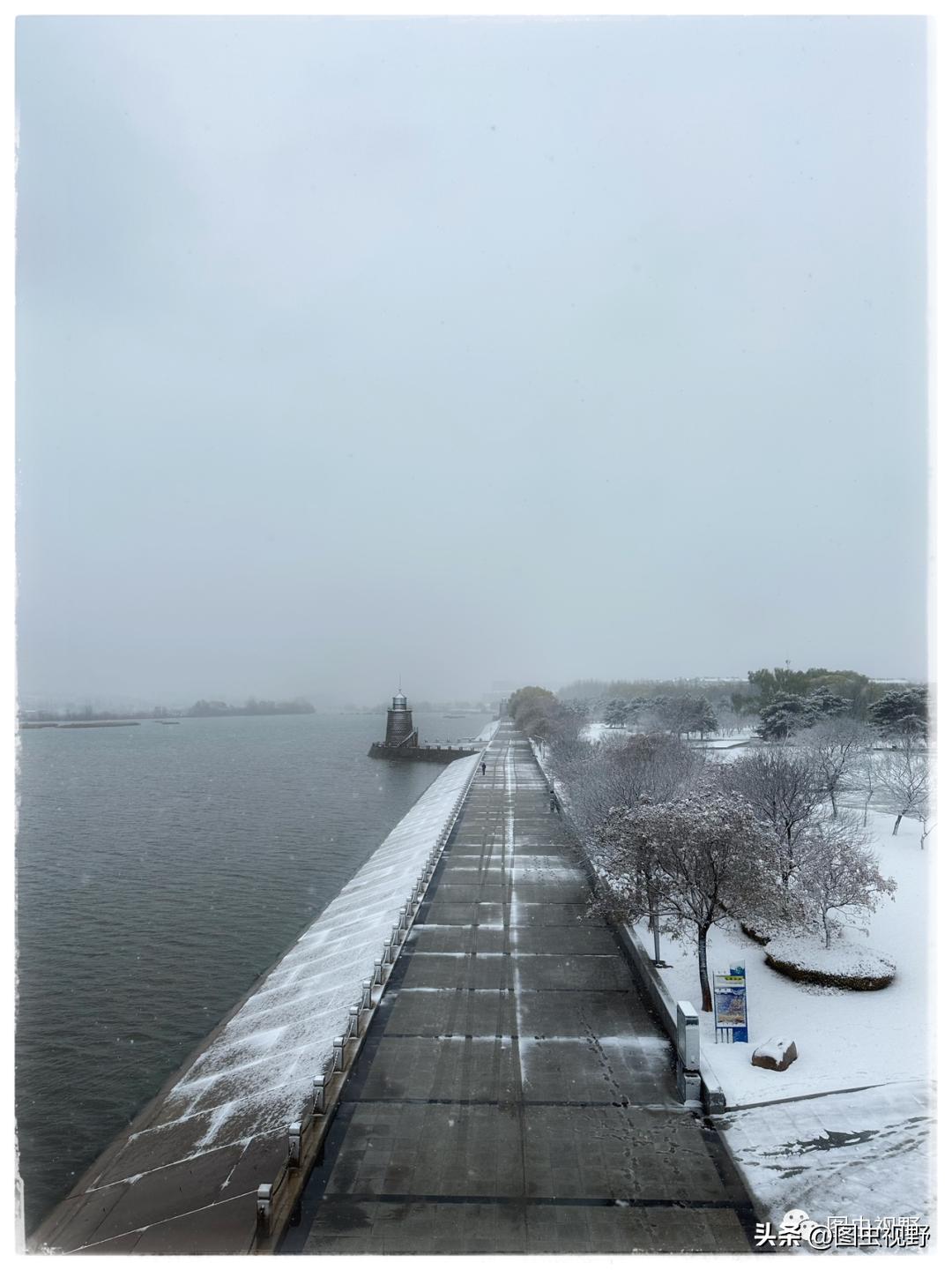 Image of Western Liaoning: A snow in early winter turned the Daling ...
