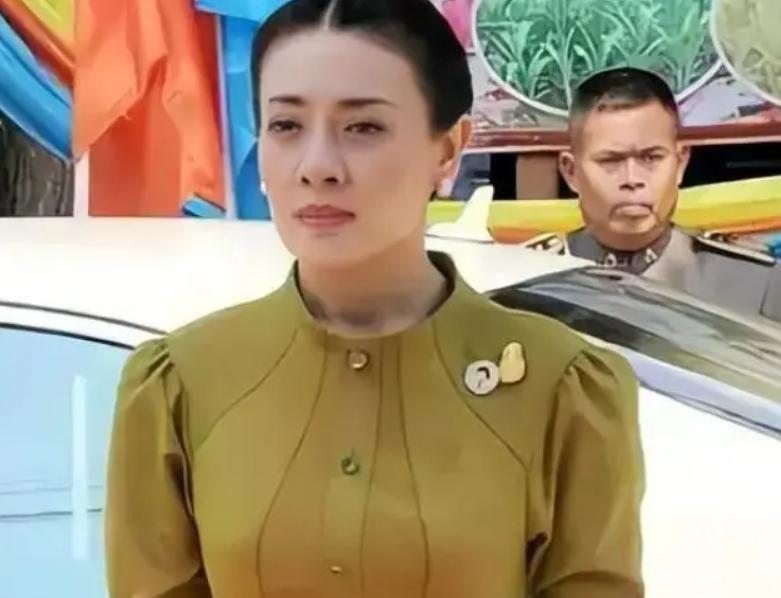 The Suthida family of four got along in harmony and attended the ...