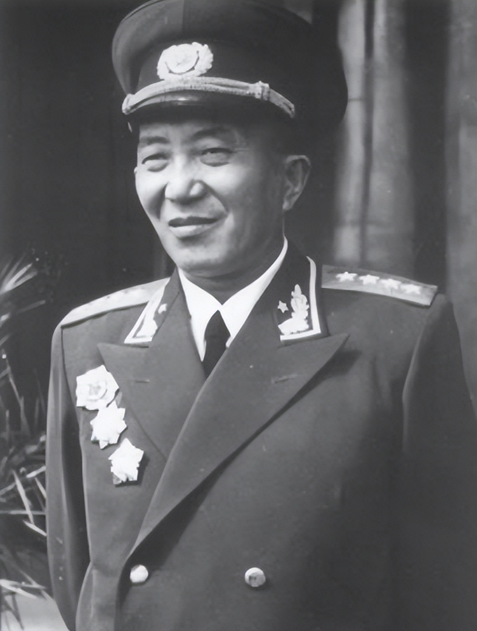 When Chen Yi passed away in 1972, Hao Zhiping felt something was wrong and asked: What happened ...