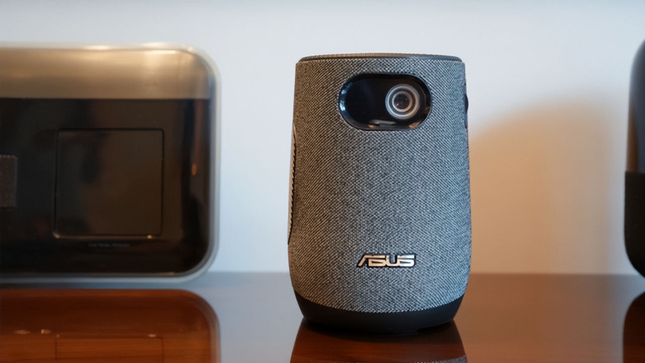 Coffee cup size, projection freedom - ASUS Latte L1 Wireless Projector ...