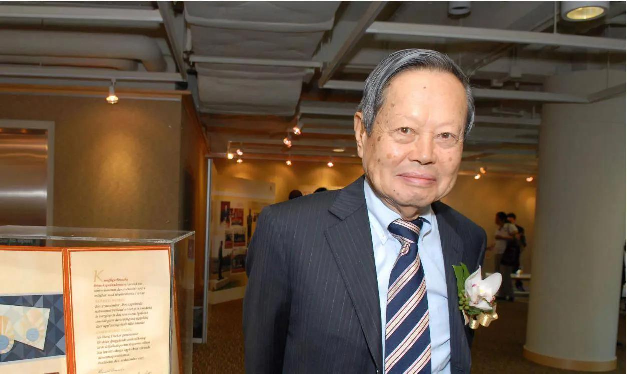 Yang Zhenning: Life is a winner and the world is so beautiful - iNEWS