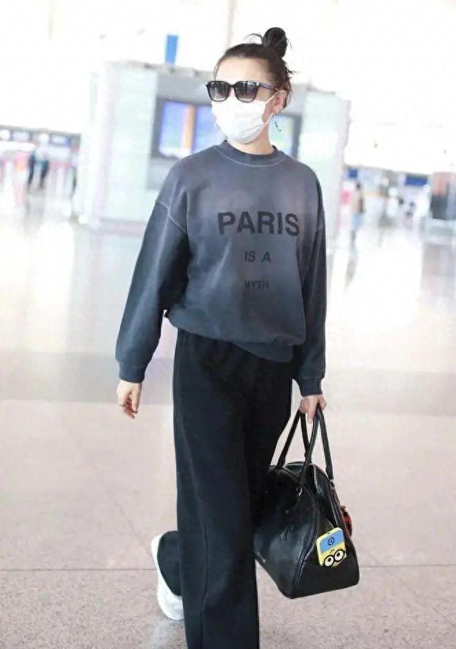 Song Jia was too confident when she walked into the airport without ...