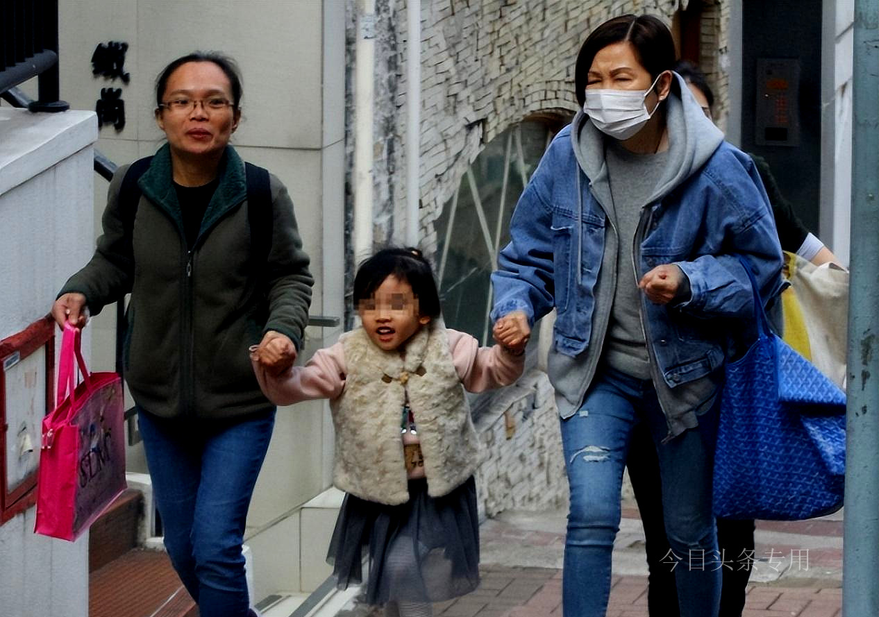 Hawick Lau showed up in Canada with her daughter. The 9-year-old Xiao ...