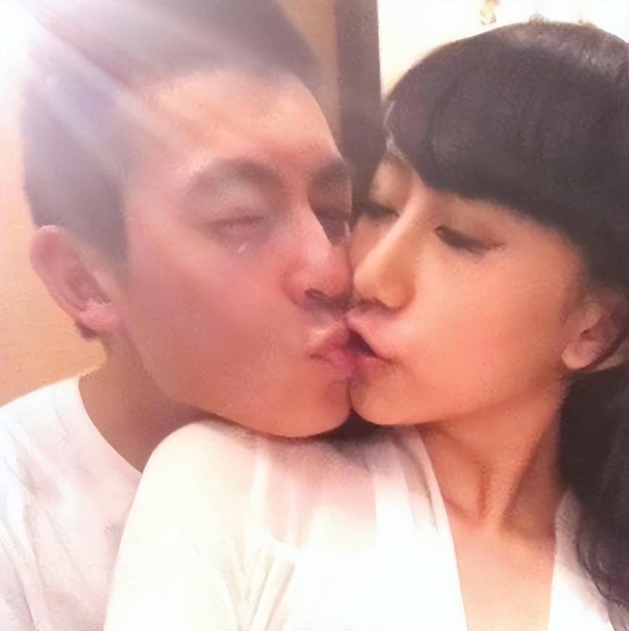 Chen Guanxi's "sweet pornographic photos" exposed, old love entangled, man's dream - iNEWS