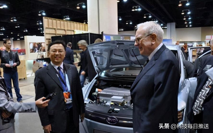 Buffett reduces his holdings of BYD!He praised Wang Chuanfu for his ...