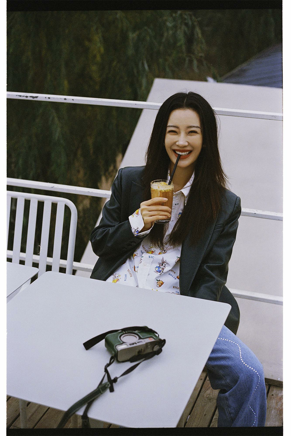 Sun Jiayu winter film photo exposure retro dark tone interpretation of unique charm - iNEWS