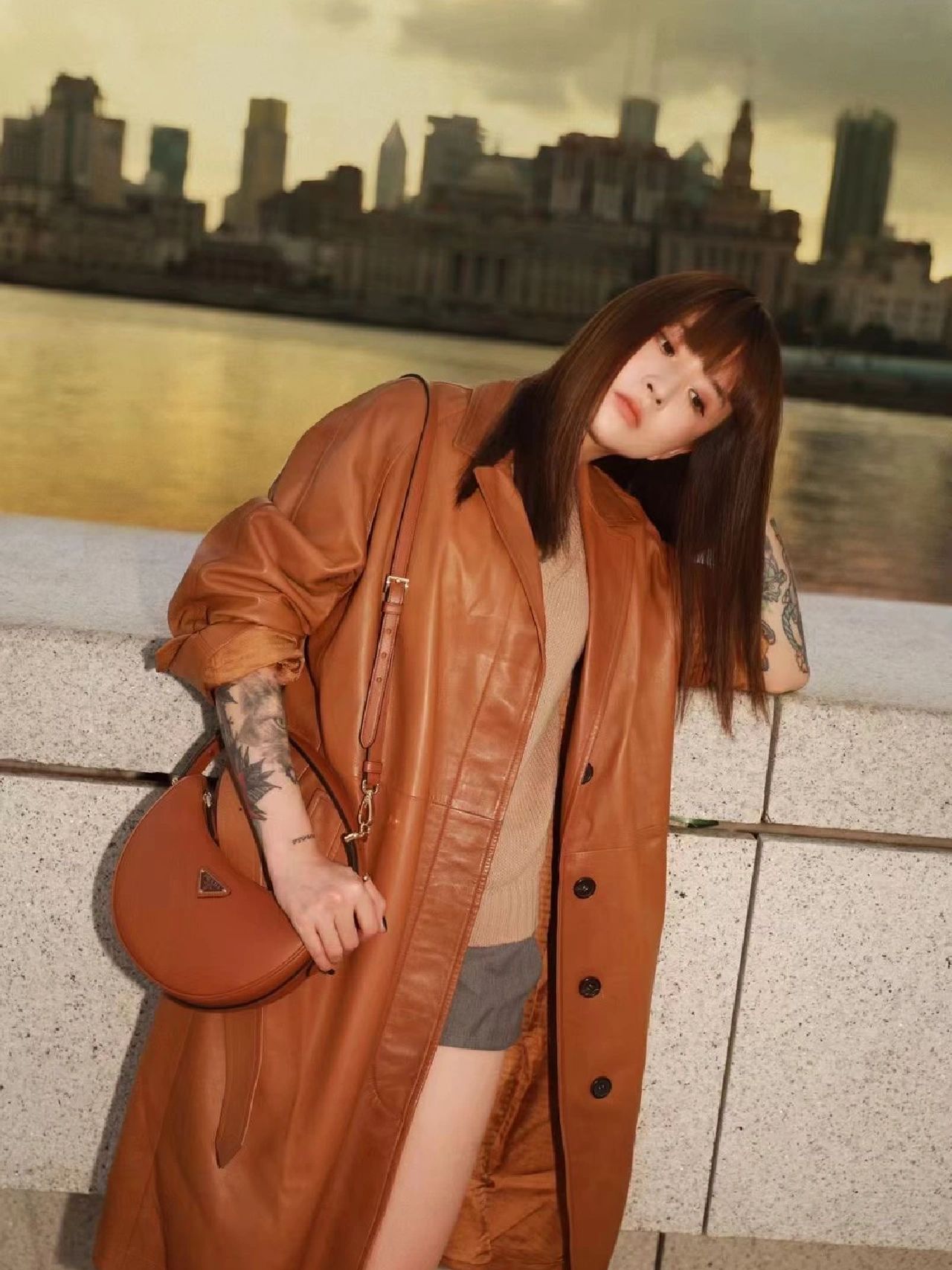 The bag of the same style as the Prada star, the bag that so many ...