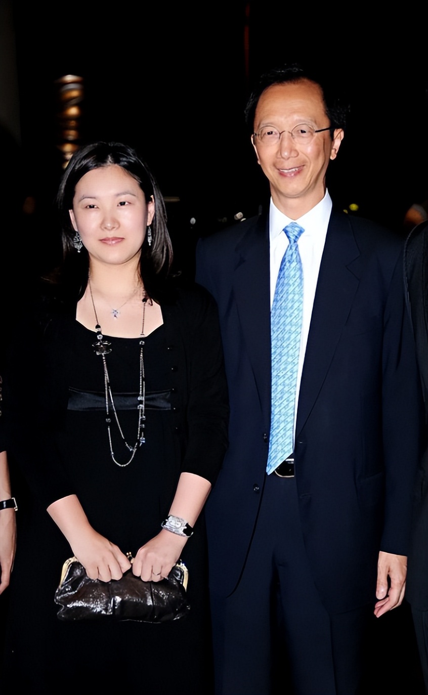 Fu Mingxia and her husband rarely fit together, a black dress with ...