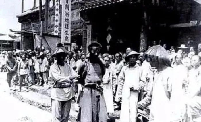 Old photos of prisoners executed at Caishikou in the late Qing Dynasty ...