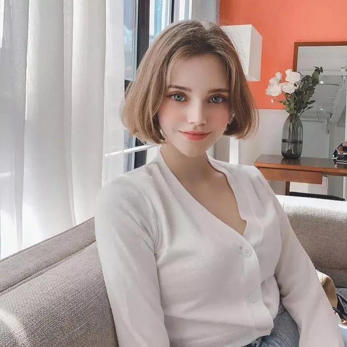 In 1998, the German mixed-race model Chloe, the "goblin" who came out ...