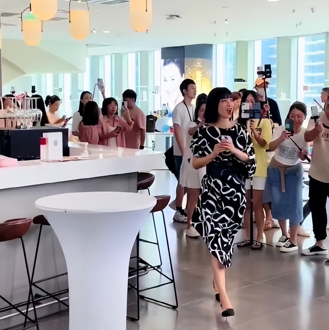 Count those short-haired stars, Zhang Ting, Sun Li, Hai Qing... cool ...