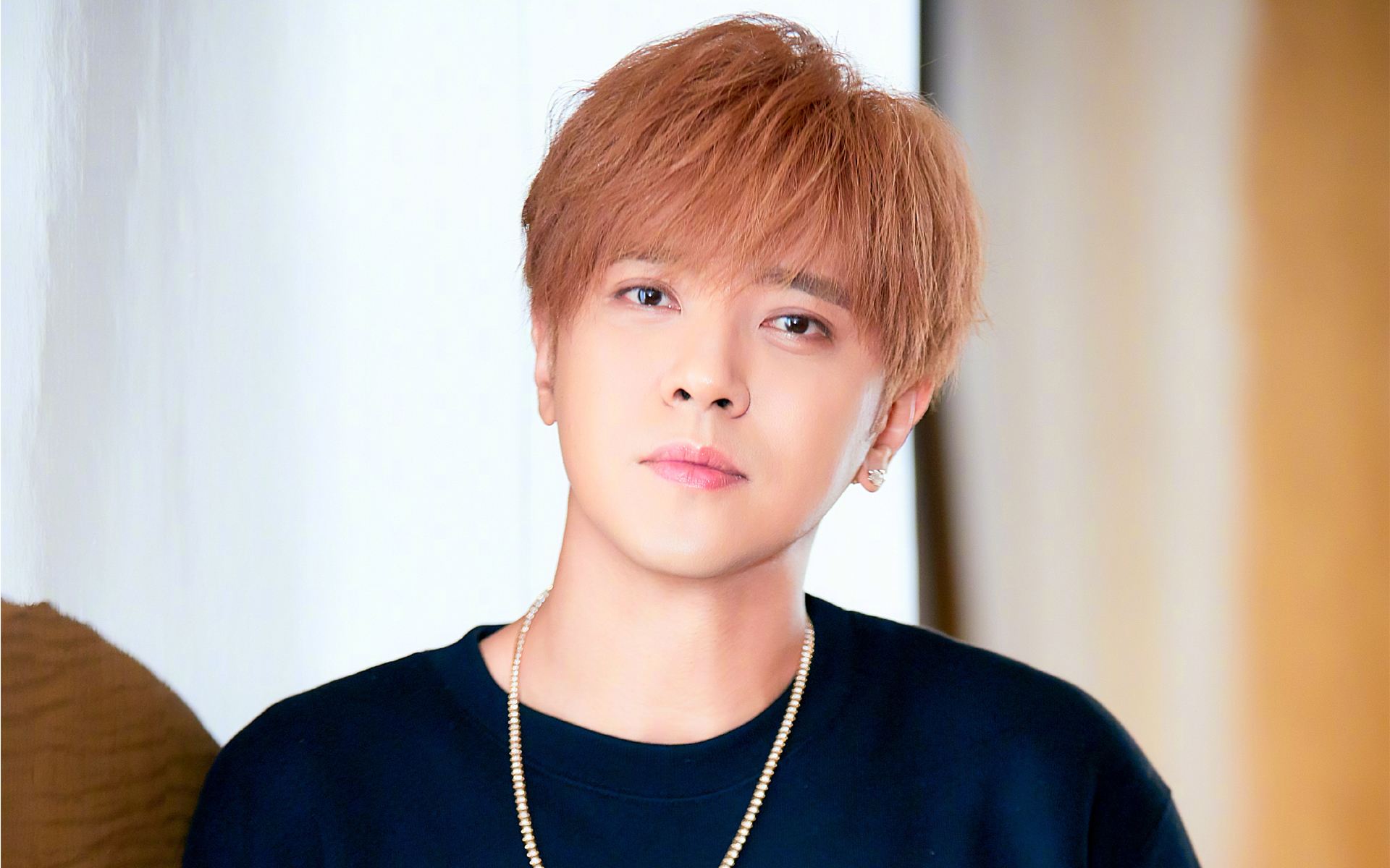 Luo Zhixiang assisted Jiang Tao's concert, singing and dancing together ...