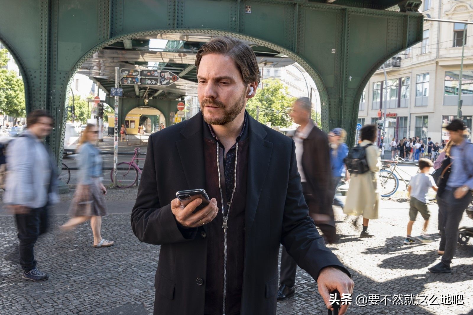 'Neighborhood': A clever and funny satire that's both laughable and ...