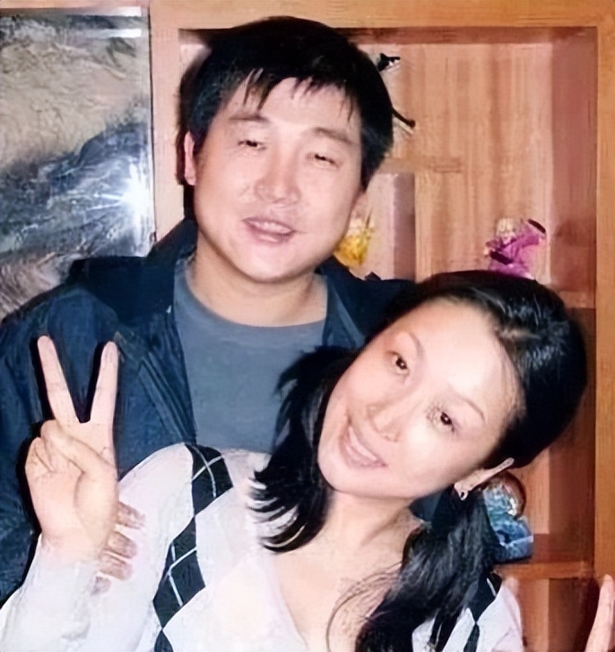 52-year-old Sun Yuecheng is a rich man, with a stage style like thunder and thunder, golden ...