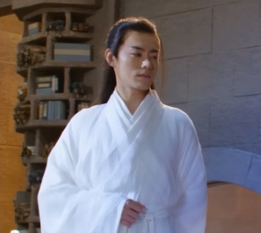 Li Chengbin plays Bai Zihua in the movie version and Chen Douling plays ...