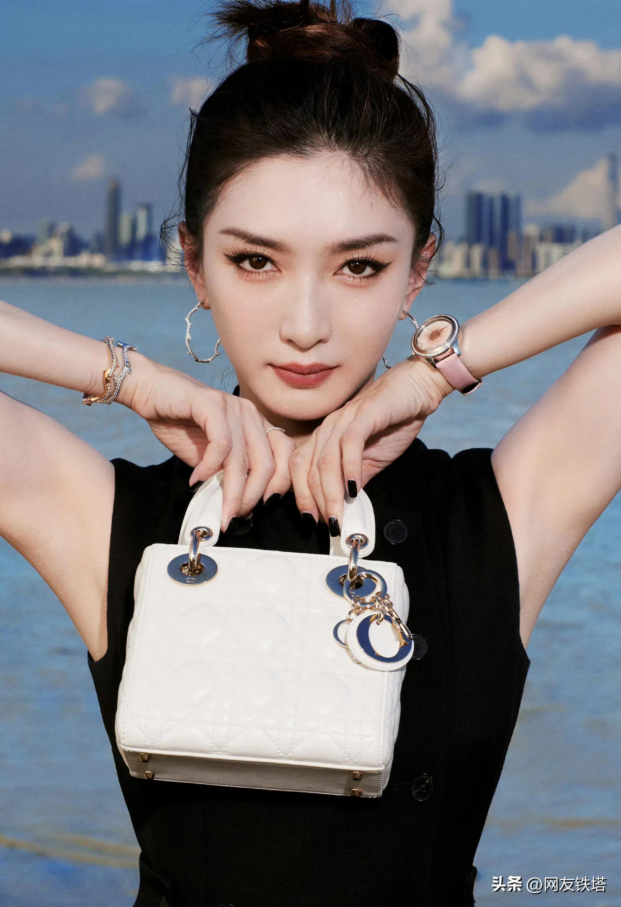 Jiang Shuying endorses luxury goods, why is the makeup so strange? - iMedia