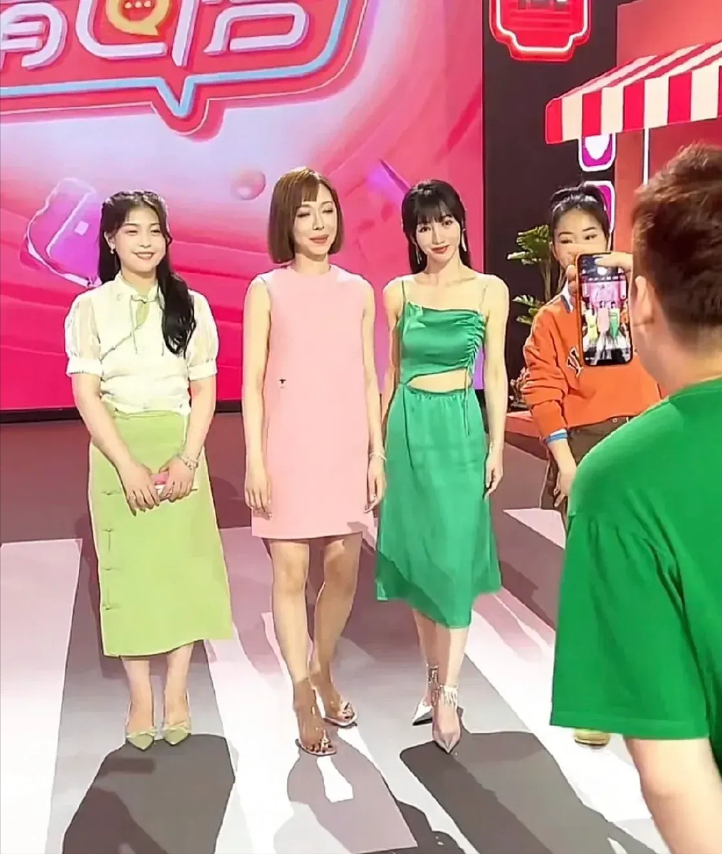 There are "tall face" actresses, I only take these 5, the actual one is ...