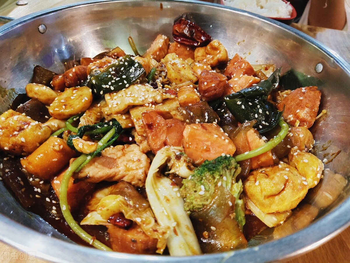 Spicy incense pot is delicious and spicy, three bowls of rice are not ...