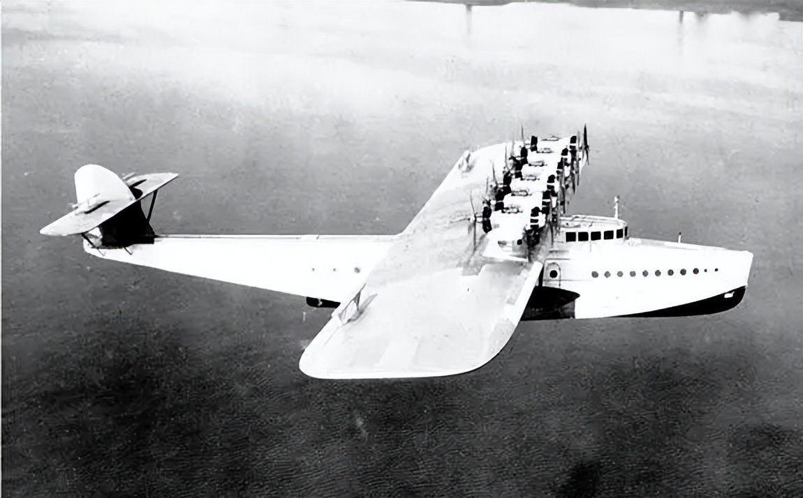 The German Do X large seaplane, the largest model in the world before ...