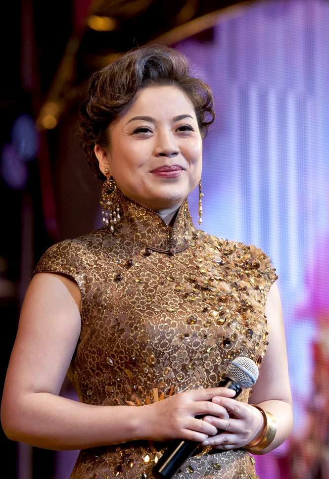 Famous singer Zhang Ye: 27 times on the Spring Festival Gala, 54 years ...