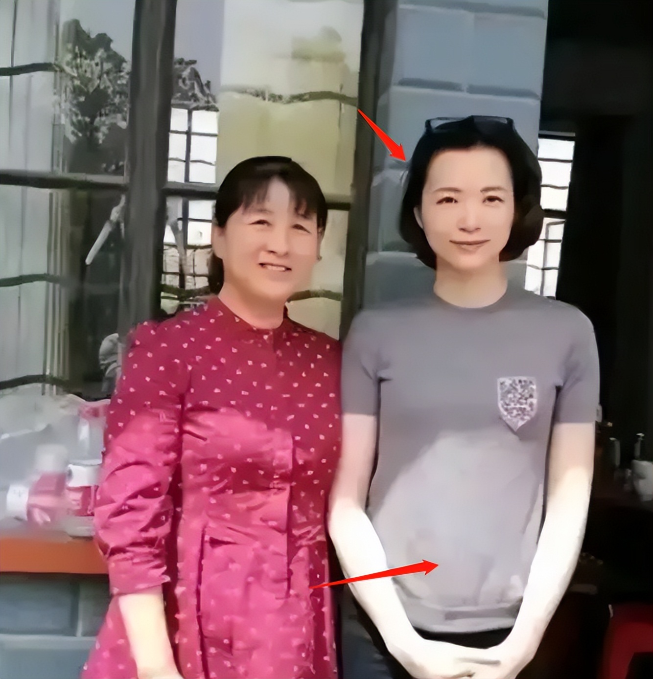 CCTV Dong Qing appeared in the countryside without makeup, with a fat ...