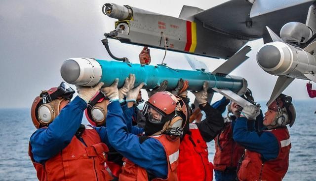 The PL-8 close-range combat missile is one of the standard equipment of ...