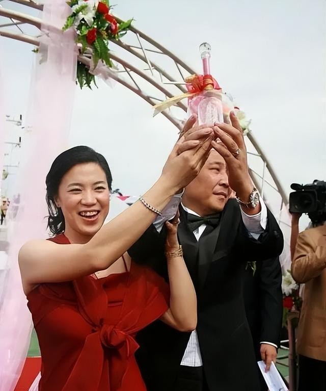Wang Nan and Guo Bin celebrated their 16th wedding anniversary. They ...
