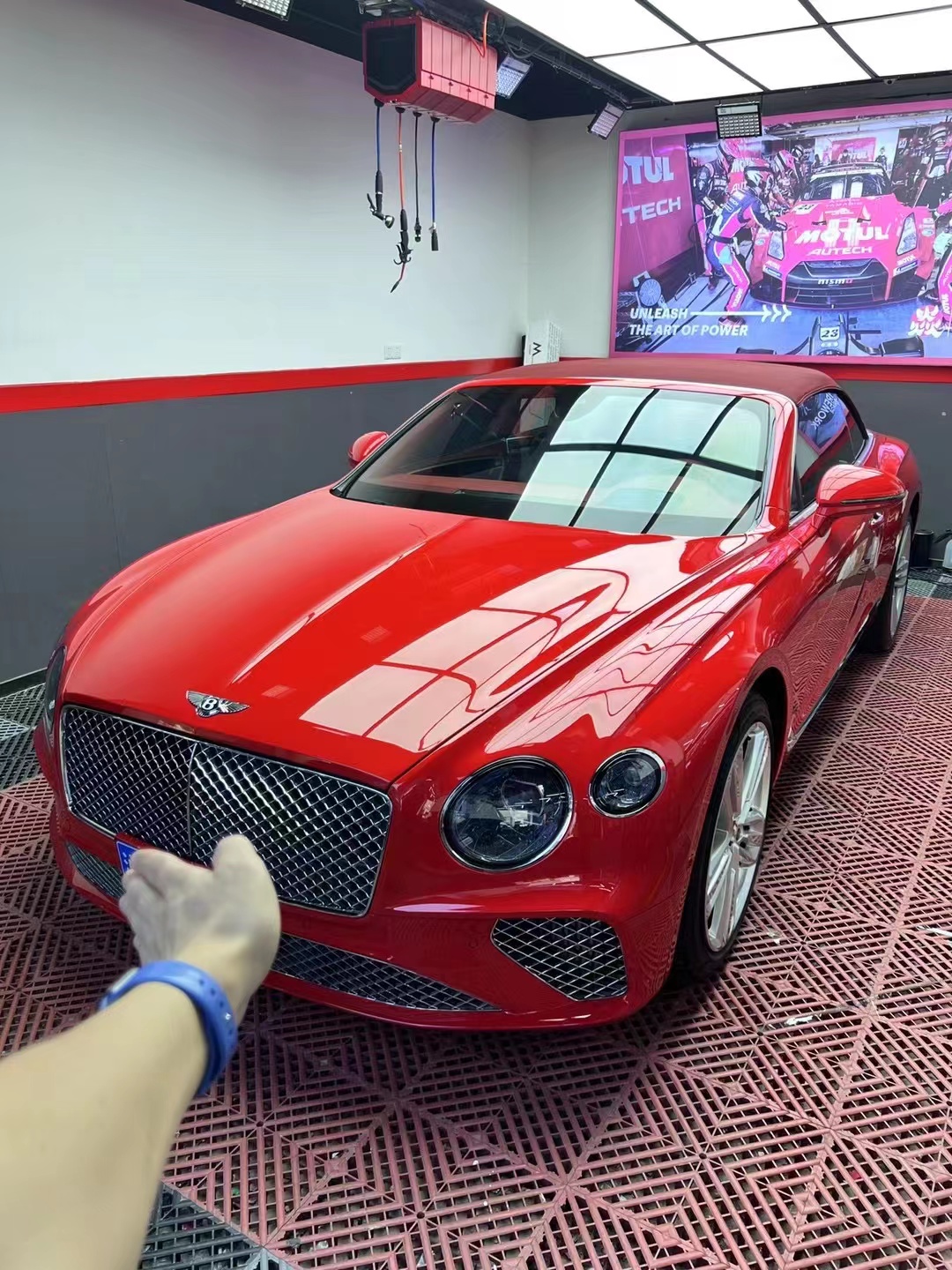 The touring flying machine on land, the Bentley Continental GTC ...