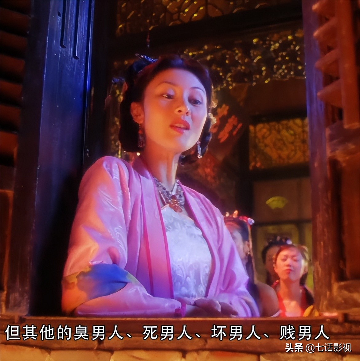 Pan Hong starred in the oiran Du Shiniang, an old movie from 40 years ...