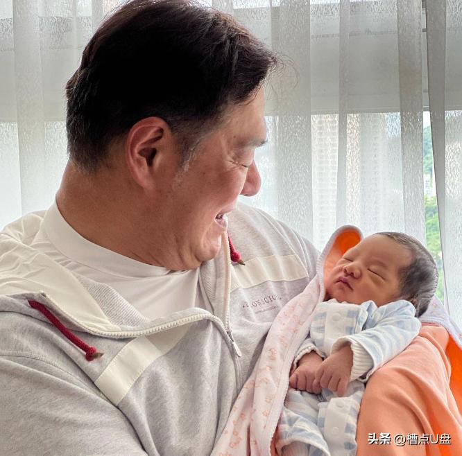 He Chaoqiong has a godson! 61-year-old billionaire Zeng Wenhao has 5 ...