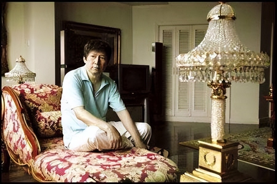 He was fostered by a Hollywood actress for 13 years and inherited 6 ...