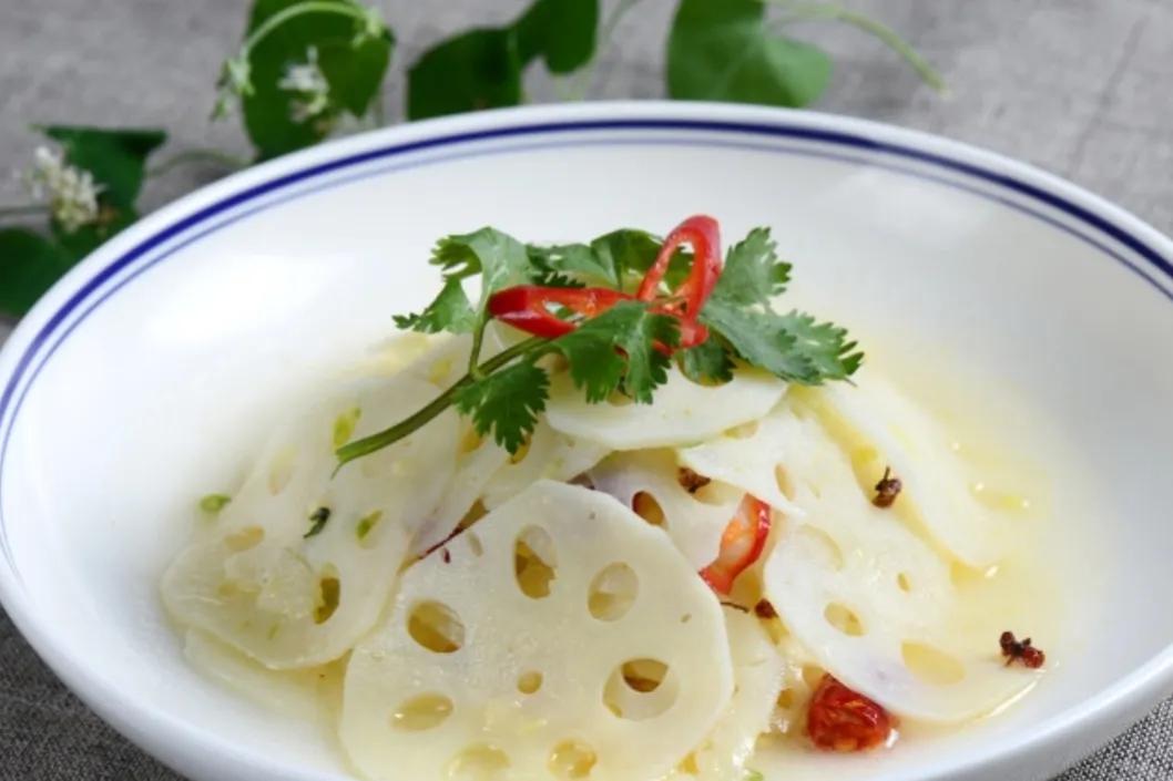 When mixing lotus root, only white vinegar is added when blanching, no ...